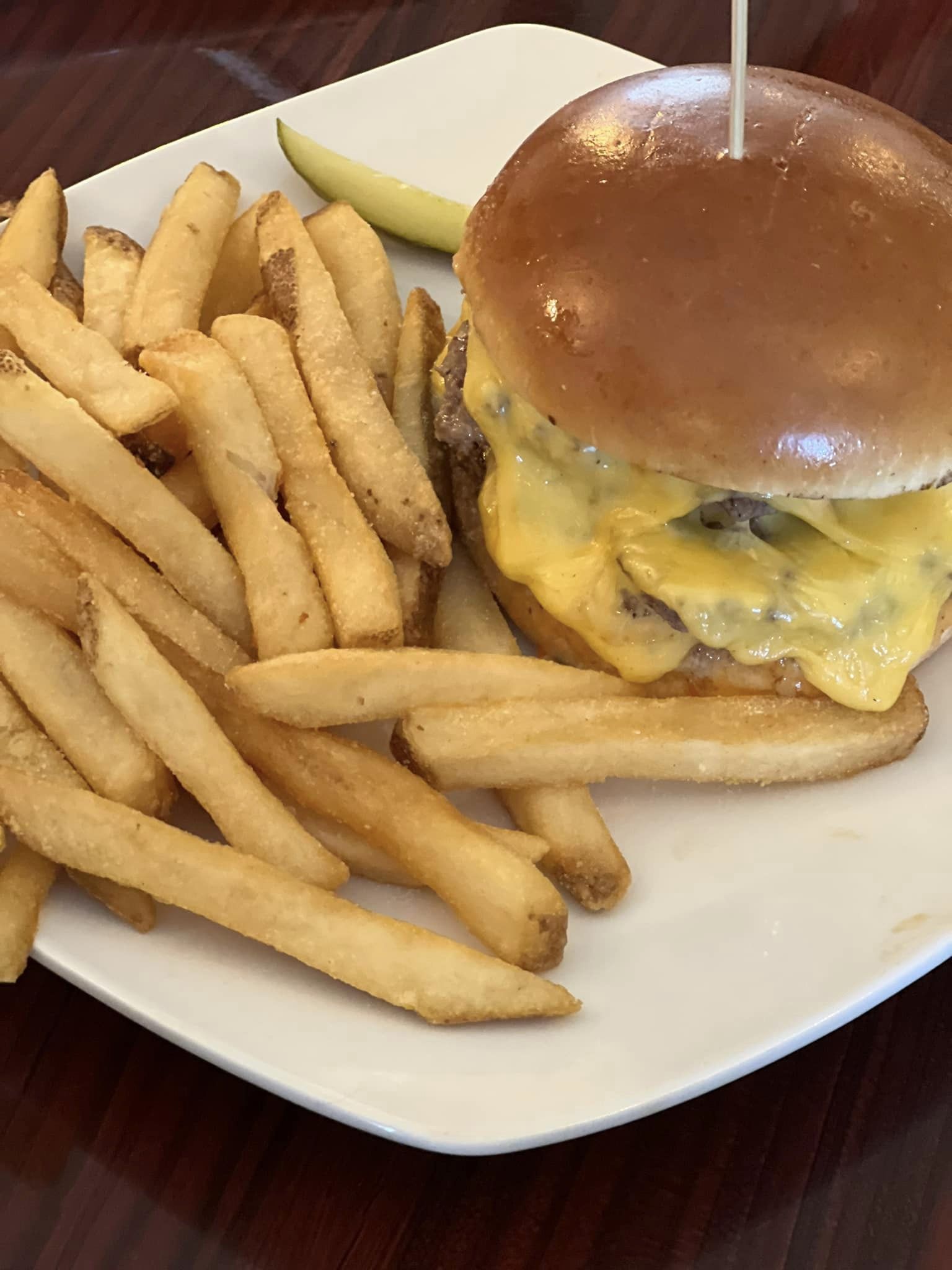 Channel Marker 243 Restaurant & Bar – 1000 Islands, Cape Vincent New ...